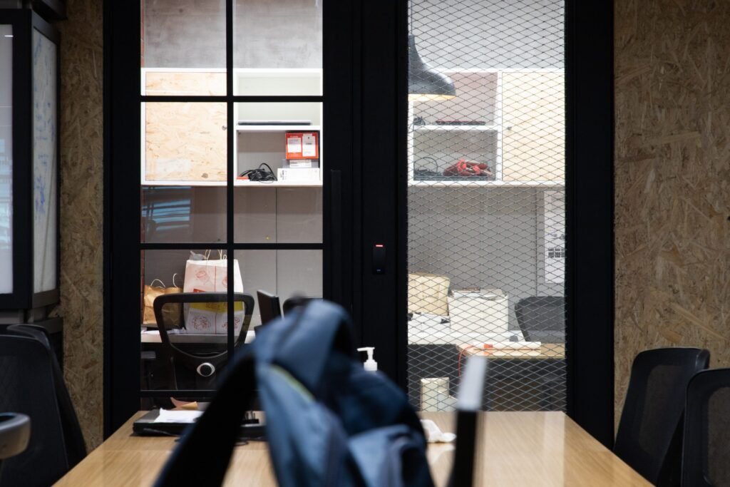 How to Maximise Small Office Layout Without Feeling Cramped