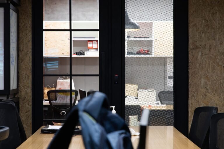 How to Maximise Small Office Layout Without Feeling Cramped